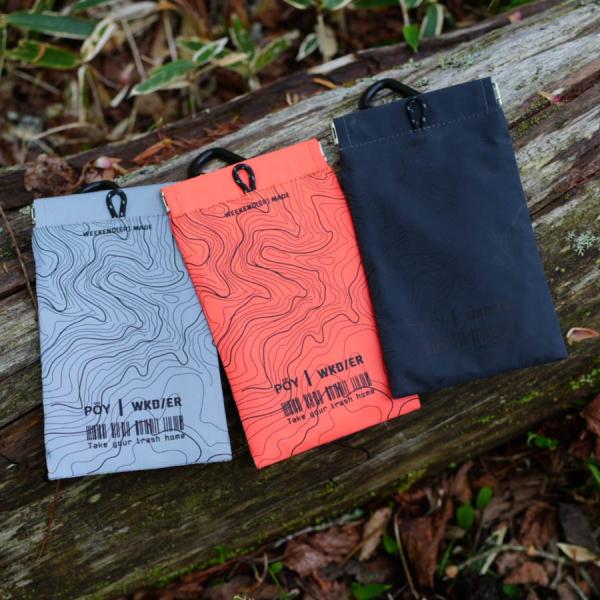 外出先でふと出てしまう、レシートやウェットティッシュ、行動食の袋などの小さなゴミ。その「ちょっとしたゴミ」をスマートに持ち帰るための携帯ゴミ箱、POY(ポーイ）。カラビナ付きで、リュックやバッグ、ベルトループに簡単に装着可能。いつでもどこで...