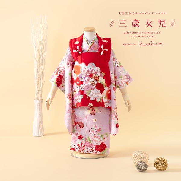 ■色被布　赤着物　ピンク系■対応身長約90〜100cm前後■内容被布・着物・襦袢・腰紐2本・巾着・草履・足袋（プレゼント）■商品について3歳の標準サイズに肩上げ腰上げ済みです。記載サイズは上げ後のサイズです。また、腰紐にて簡単な調整は可能で...