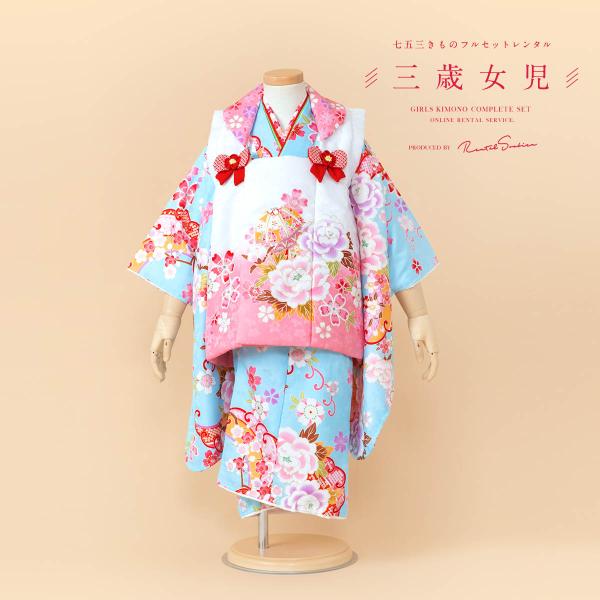 ■色被布　白にピンク着物　水色■素材ポリエステルなど■対応身長約90〜100cm前後■内容被布・着物・襦袢・腰紐2本・巾着・草履・足袋（プレゼント）■商品について3歳の標準サイズに肩上げ腰上げ済みです。記載サイズは上げ後のサイズです。また、...