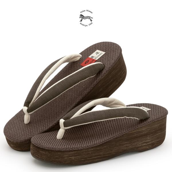 老舗の草履屋『菱屋カレンブロッソ』のカジュアル草履■色天　焦茶台　ココア鼻緒　焦茶■素材鼻緒　麻鼻緒裏・先つぼ　合成皮革（ポリエステル80%、ポリウレタン20%）天　ナイロン台　EVA（エチレン酢酸ビニルコポリマー）底　クレープ（合成ゴム）...