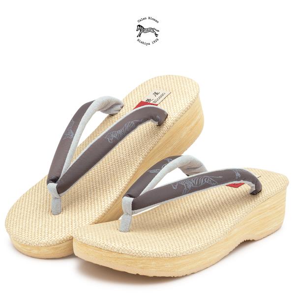 老舗草履屋『菱屋カレンブロッソ』のレディース草履■色台・天　ベージュ鼻緒　ブラウンやグレー■素材鼻緒　ナイロン・ポリエステル本天　合成皮革先つぼ　合成皮革天　PVC台　EVA（エチレン酢酸ビニルコポリマー）底　ビブラムソール■適応サイズS　...