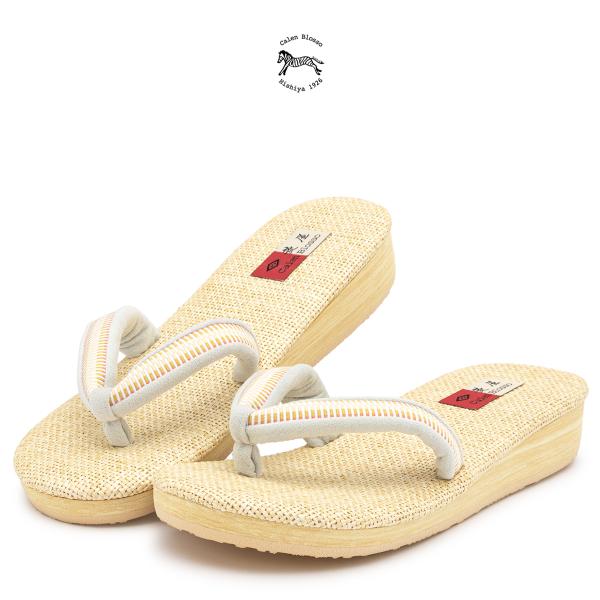 老舗草履屋『菱屋カレンブロッソ』のレディース草履■色台・天　ベージュ鼻緒　橙色やベージュなど■素材鼻緒　真田紐（綿）本天　合成皮革先つぼ　合成皮革天　ナイロン台　EVA（エチレン酢酸ビニルコポリマー）底　ビブラムソール■適応サイズS　22....