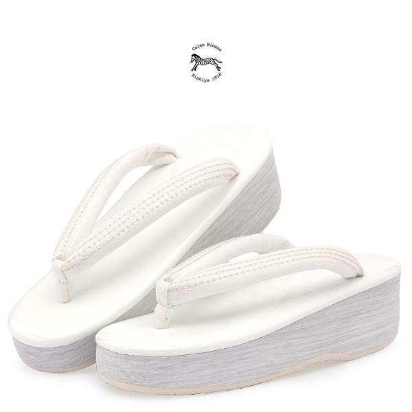 『菱屋カレンブロッソ』のカジュアルな着物におすすめな草履■色白■素材鼻緒　合成皮革（ポリエステル・ポリウレタン）、スパンコール本天　合成皮革先つぼ　合成皮革天　本革エナメル台　EVA（エチレン酢酸ビニルコポリマー）底　ビブラムソール■サイズ...