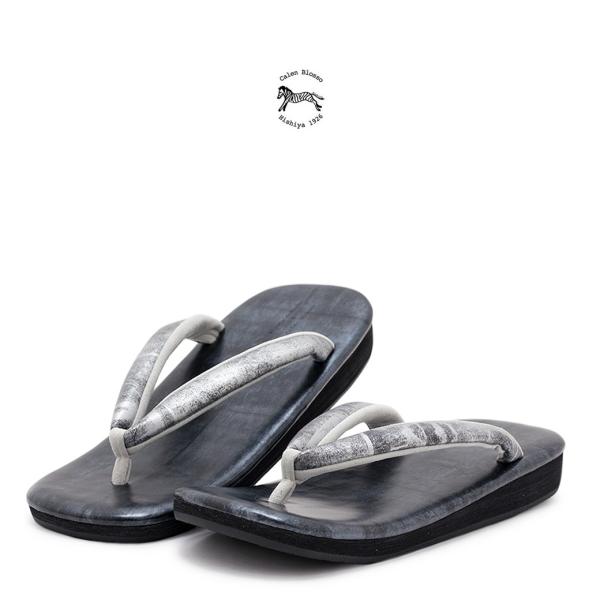 箔工芸作家「裕人礫翔」と「菱屋カレンブロッソ」コラボのZETTA■色台　ダークグレー鼻緒　シルバーグレー■素材鼻緒　箔面燻銀本革、GVR本天　合成皮革先つぼ　合成皮革天　箔面燻銀本革、GVR台　EVA（エチレン酢酸ビニルコポリマー）底　クレ...