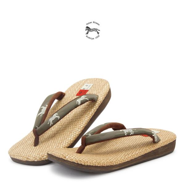 老舗の草履屋『菱屋カレンブロッソ』のZETTA■色台　ベージュ系鼻緒　迷彩色■素材鼻緒　綿・ナイロン本天・先つぼ　合成皮革（ポリエステル80％・ポリウレタン20％）天　麻40％・ナイロン60％台　EVA（エチレン酢酸ビニルコポリマー）底　ク...