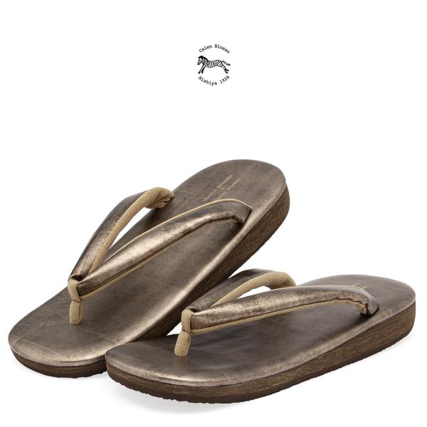 箔工芸作家「裕人礫翔」と鼻緒専門メーカー「菱屋」コラボのZETTA■色台　ココア天・鼻緒　ゴールドグレー■素材鼻緒　本革（牛）本天　合成皮革先つぼ　合成皮革天　本革（牛）台　EVA（エチレン酢酸ビニルコポリマー）底　ビブラムソール■適応サイ...