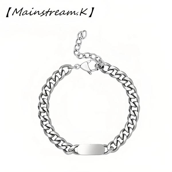 24-R071メンズブレスレット手首周りサイズ ：約 16cm/18cm　延長部分サイズ：約5cm素材：925製シルバーこちらのブレスレットは、上質なシルバー925銀を使用した、男性向けのおしゃれでかっこいいデザインが特徴です。シンプルなが...