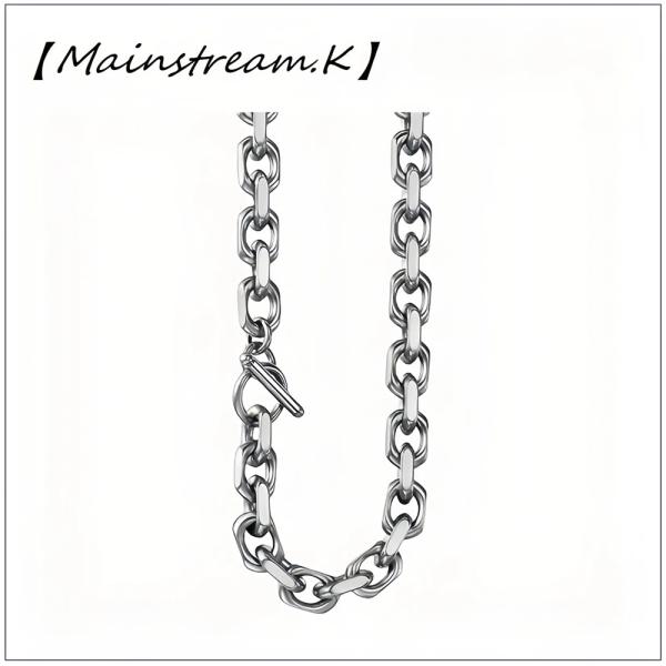 24-R167チェーン部分長さ：約 45cm/50cm/55cm/60cm 幅：約9.5mm重量：約36g素材：925製シルバーこの 「シルバー925 太めキューバチェーン ネックレス」 は、男性らしい力強いデザインと上質な輝きを兼ね備えた...