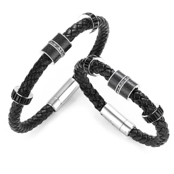 24-R554手首周りサイズ ：約 16cm/18cm/20cm/22cm　素材：レザー＆チタン鋼メンズ・レディース兼用で人気の編み込みレザーブレスレット。高品質な革紐とチタン鋼パーツを組み合わせた、おしゃれで丈夫なデザインです。洗練された...