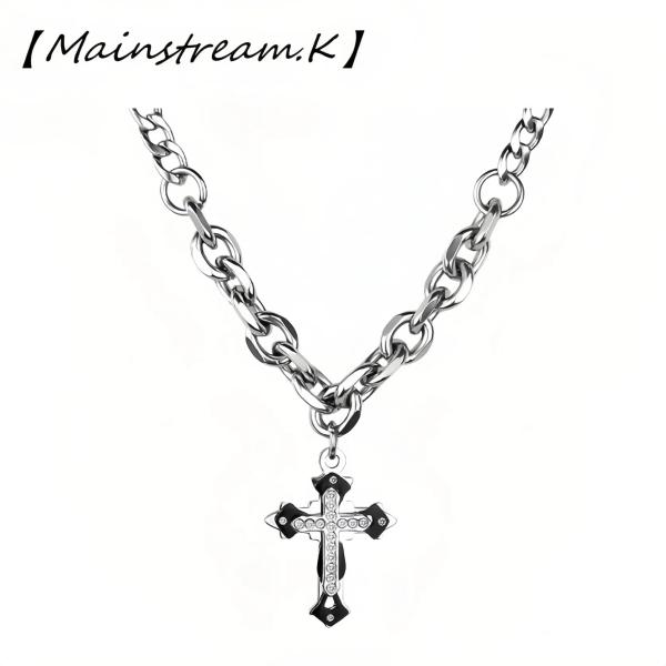 24-R590チェーン部分長さ：約 50cm/55cm/60cm素材：925製シルバー神聖な十字架（クロス）モチーフと、太めの存在感あるキューバチェーンが特徴の高級ネックレス。3サイズ（50cm/55cm/60cm）展開で、レディースにはク...