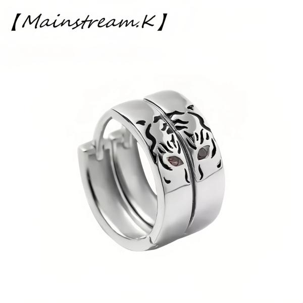 24-R600素材：シルバー925銀サイズ：直径約15mm 注意：画面上と実物では多少色具合が異なって見える場合もございます。　　　このタイプのピアスは若干着けにくいため、装着の際は耳を傷めないようご注意ください。虎の鋭い眼光をモチーフにし...