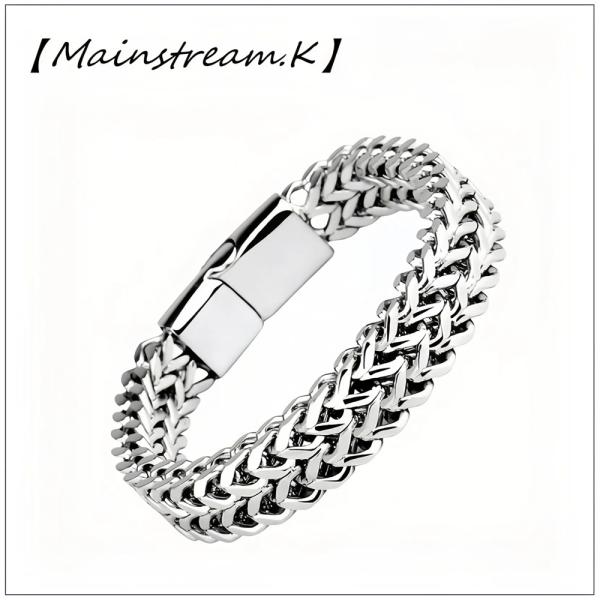 25-R032手首周りサイズ ：約 17cm/19cm/21cm/23cm　素材：925製シルバーシルバー925ブレスレットは、現代の男性の魅力を引き立てる洗練されたデザインが特徴です。重厚感のある存在感と、クールな印象を与えるデザインは、...
