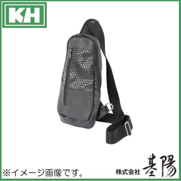 特長防止加工・超軽量・底面革補強竹を編んだような模様が素敵なシリーズです。金具もがんメタリックを使用、重厚感があります。「進化」シリーズを受継ぎ機能性に優れています。防止加工・超軽量・底面革補強仕様サイズ：140(幅)ｘ310(高さ)ｘ70...