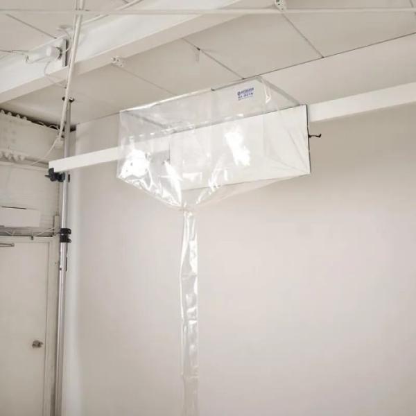 奥行ワイドのエアコンに対応。エアコン洗浄カバーの原点、排水ホース一体型・フルカバー型の壁掛用エアコン洗浄カバーです。使用方法エアコンの化粧カバー、フィルターを外し、基盤等を養生します。別売の支持金具（SP-20L-2）、支持金具固定プラ（S...