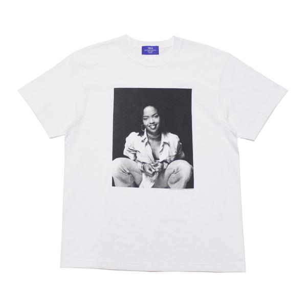 USヒップホップグループ、THE FUGEES（フージーズ）のメンバーでラッパー/R&amp;Bシンガー、LAURYN HILL（ローリンヒル）のフォトを落とし込み、肉厚なボディを使用したTシャツです。[ ブランド ] 1993 DESIG...