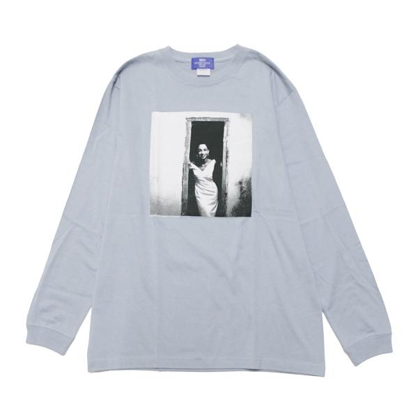 90年代に撮影されたUKの人気バンド、SADE（シャーデー）のボーカルであるSADE ADUの貴重なフォトを落とし込み、肉厚なボディを使用した長袖Tシャツです。[ ブランド ] 1993 DESIGNED WORLD HIPHOP/1993...