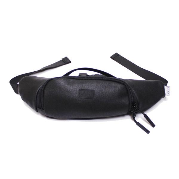 丈夫で耐久性と撥水性が高い素材を使用したウエストバッグ。フロントにボックスロゴのシリコンパッチを施し、オールブラックで仕上げたシンプルで洗練されたスタイリッシュなデザイン。メイン収納はジップポケットで小物が収納できるメッシュ内ポケットが付い...