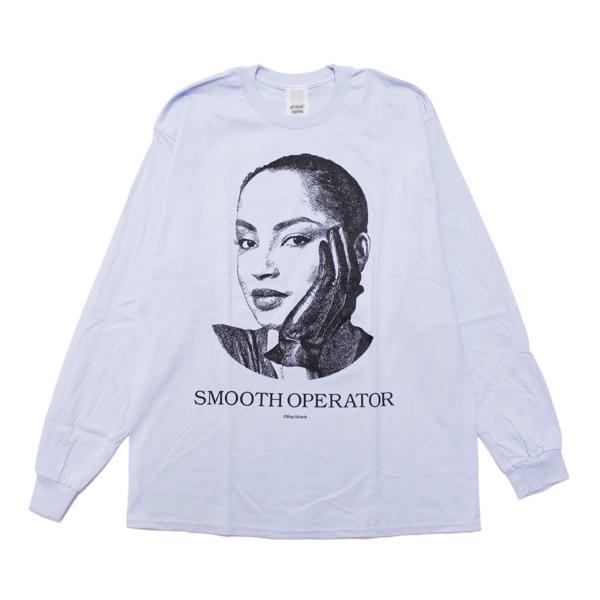 UKの人気バンド、SADE（シャーデー）のボーカルであるSADE ADUの似顔絵を描いたプリントデザインの長袖Tシャツです。[ ブランド ] RAP ATTACK/ラップアタック[ 商品名 ] SMOOTH OPERATOR L/S TEE...