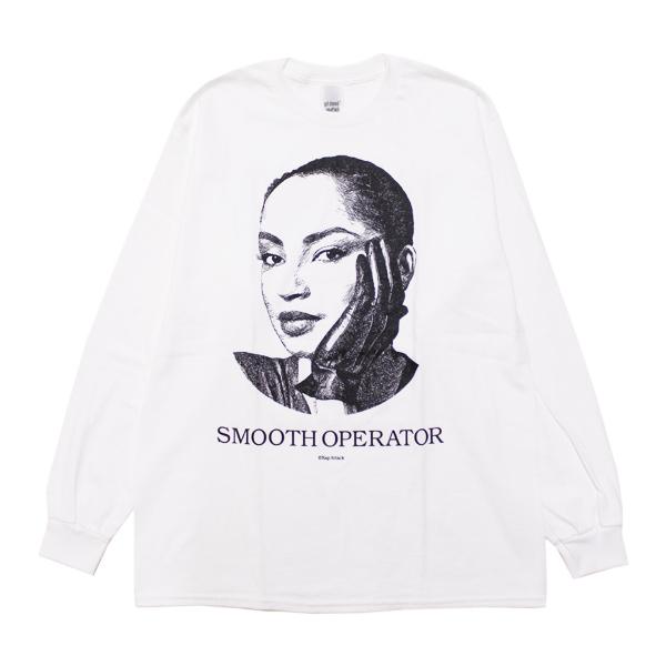 UKの人気バンド、SADE（シャーデー）のボーカルであるSADE ADUの似顔絵を描いたプリントデザインの長袖Tシャツです。[ ブランド ] RAP ATTACK/ラップアタック[ 商品名 ] SMOOTH OPERATOR L/S TEE...