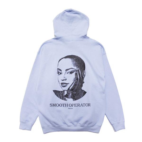 UKの人気バンド、SADE（シャーデー）のボーカルであるSADE ADUの似顔絵を描いたバックプリント、フロント左胸にロゴプリントを落とし込んだデザイン。身幅、肩幅がゆったりとしたワイドシルエットの裏起毛のスウェット地を使用したパーカーです...