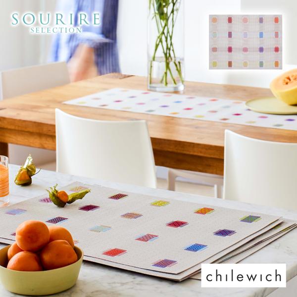 ●カラー：マルチカラー●素材：塩化ビニル樹脂、ポリエステル●サイズ：36×48cm（±1cmの誤差有り）●原産国：アメリカ●デザイナー：Sandy Chilewich●サンプラーの特徴：「Sampler」 (サンプラー)は、刺繍見本のような...