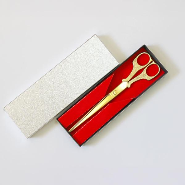 【サイズ】L20.5cm・刃渡り10cm【カラー】金【商品説明】式典用ハサミ。【送料について】お届け先が北海道・沖縄県・離島・山間部等の一部の地域の場合、ご注文の商品代金にかかわらず、送料がかかります。ご注文いただいた後、表示されている送料...