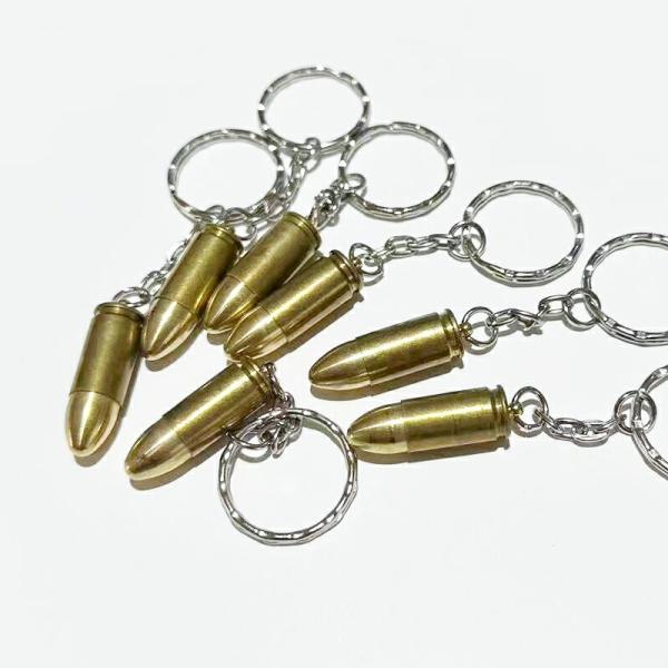 【商品説明】弾丸キーホルダー　9mm　パラベラム弾 リアルダミーカート キーホルダー※火薬等は一切入っておりません。【商品説明】カラー：ゴールドサイズ：全長：約8cm、弾丸部分：約3cm　直径約9mmずっしりしたリアルな重みが感じれます。※...