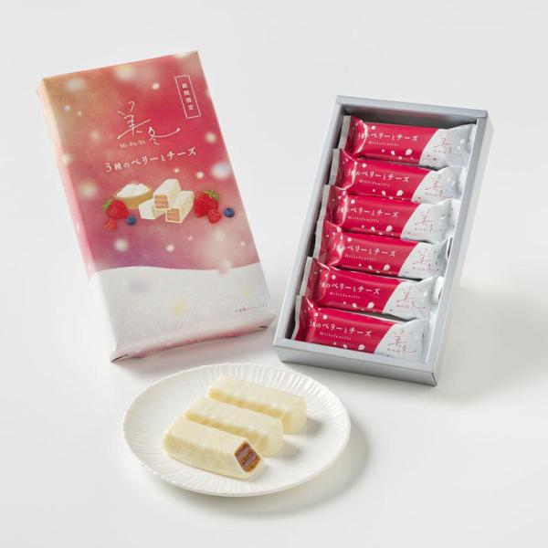3種のベリーとチーズのフィリングにサクサクのパイを重ね、ホワイトチョコレートでコーティングしたレアチーズ仕立てのミルフィーユ。ベリーが華やぐ、期間限定のおいしさです。