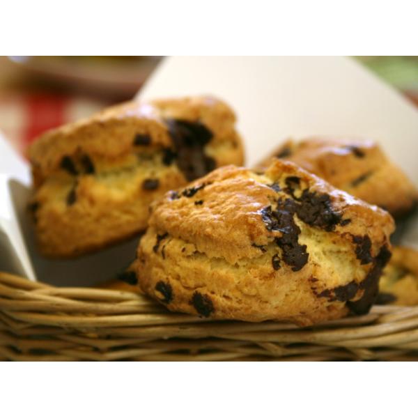 ご注文を頂いてから1個ずつ丁寧に心を込めて作ります！バターは、もちろん国内産フレッシュバター、卵も地元で採れた「長崎の太陽卵」を使用。甘さをおさえた手づくりのスコーンです。そのままでもGOOD！ですが、クロテッドクリームやジャムなどをつけて...