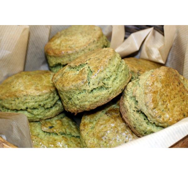 ご注文を頂いてから1個ずつ丁寧に心を込めて作ります！バターは、もちろん国内産フレッシュバター、卵は地元で採れた「長崎の太陽卵」を使用。甘さをおさえた手づくりのスコーンです。そのままでもGOOD！ですが、クロテッドクリームやジャムなどをつけて...