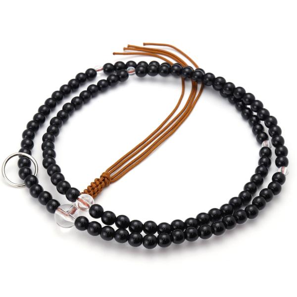 【ひとつひとつ手作業で仕立て上げる京念珠】落ち着いたお色の石や房は品のある上品な仕上がり。京職人がひとつひとつ手作業で仕立てる念珠は精巧な仕上がりで、御守りとしても贈答用にもおすすめの逸品です。京念珠製造の証として、京都数珠製造卸協同組合の...