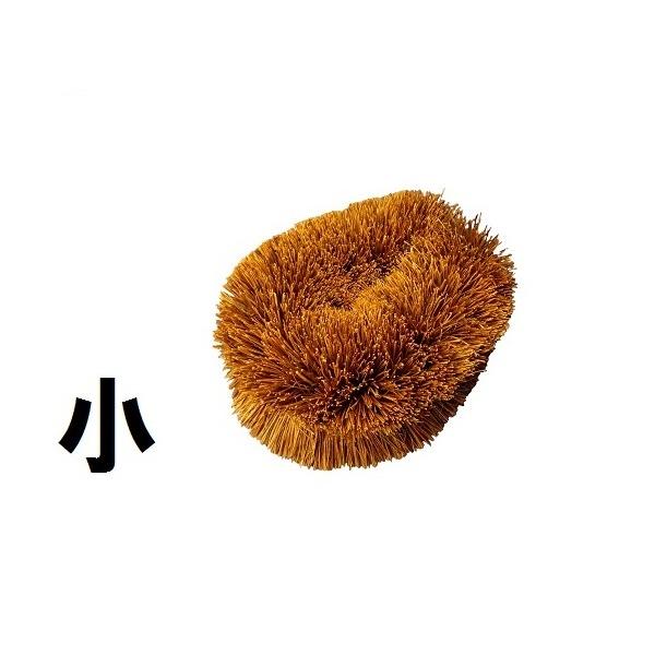 鍋・フライパン・食器等の汚れ落としに。ザルや細かい穴のあいた製品の汚れ落としにも。材質　コイアファイバー（植物繊維）サイズ　9ｃ*7ｃ*Ｈ4.5ｃｍ重さ　約13匁（約48ｇ）【たわし、タワシ、亀の子たわし、食器洗い、スポンジ、掃除ブラシ、業...