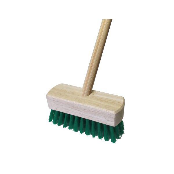 1番普及しているデッキブラシ、安価でガッシリ頑丈です。※スペアー交換できません。お湯、熱湯には不向きです。材質　頭：天然木　毛：塩化ビニール　柄：天然木全長　約1130ｍｍ　幅　約18ｃ　柄　約φ2.3ｃｍ※すみません。この商品は【代引き不...