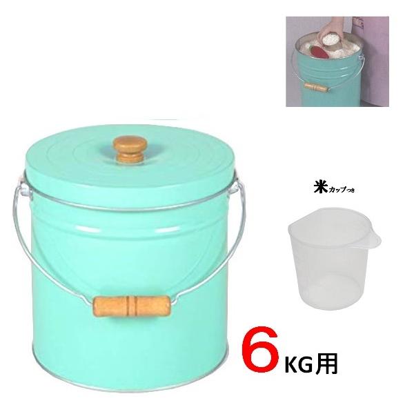 ターコイズカラー昔ながらのトタン（亜鉛メッキ）製の丸型米びつ。木製のにぎりで開閉しやすい。ドッグフード入れとしても使えます。※本製品に水、液体を入れて使用しないでください。水漏れ防止加工は施していませんので水や液体は漏れだしますＴＭＫ−６Ｔ...