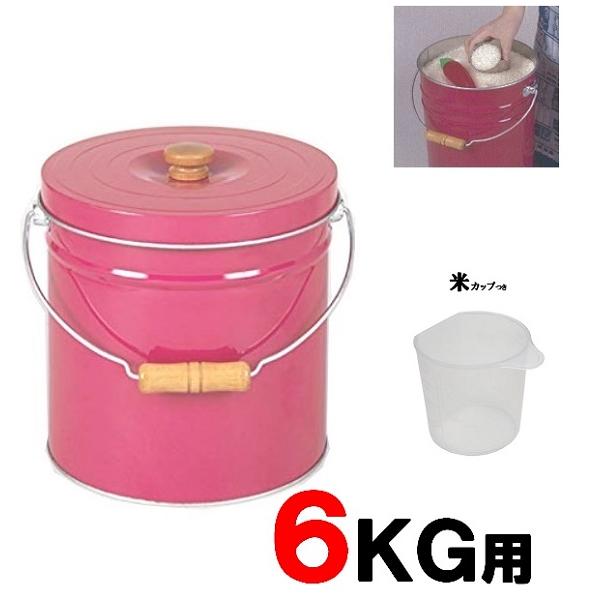 ルビーレッドカラー昔ながらのトタン（亜鉛メッキ）製の丸型米びつ。木製のにぎりで開閉しやすい。ドッグフード入れとしても使えます。※本製品に水、液体を入れて使用しないでください。水漏れ防止加工は施していませんので水や液体は漏れだしますＴＭＫ−６...