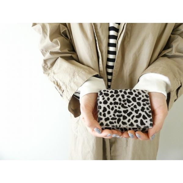 color(10)DalmationsizeF( 約10cm×8cm　厚み約4cm )quality牛革モデル身長　162　cmメーカー希望小売価格　￥　17,500+税当店の商品は実在店舗でも同様に販売をしているため、タイムラグにより店頭...