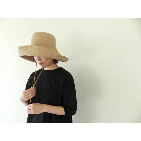 　colorベージュsizeone size( 頭囲約57.5cm　つば約15cm　内側にサイズ調整のテープあり )quality綿　100%　日本製モデル身長　162　cmメーカー希望小売価格　￥　12,800+税当店の商品は実在店舗でも...