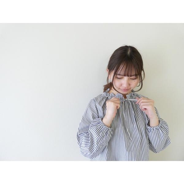 colorオフホワイト×ネイビーsizeF( 身幅 55cm 総丈 56cm )quality綿　100%モデル身長　158　cmメーカー希望小売価格　￥　11,000+税当店の商品は実在店舗でも同様に販売をしているため、タイムラグにより店...