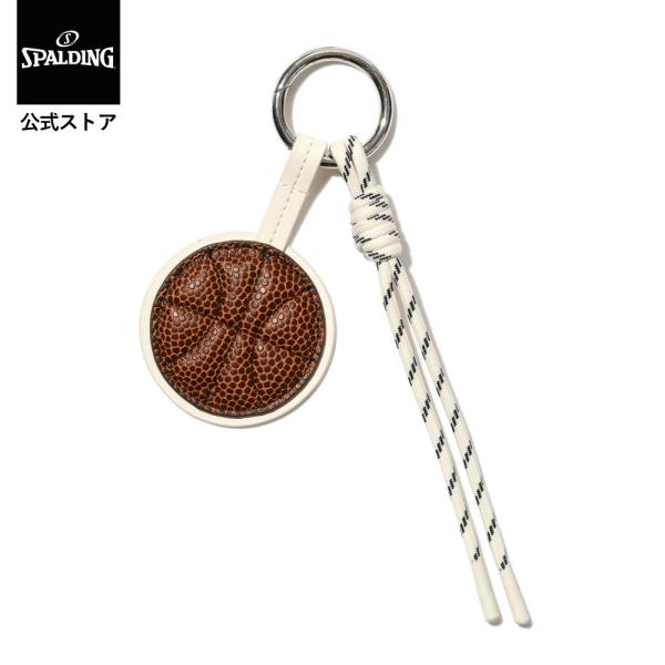 ●素材：合成皮革(PVC)●サイズ：W6×H25×D0.3cm●カラー：ホワイト●生産国：中国●パラコードと中綿入りのボールモチーフアクセサリーを組み合わせたトレンド感あるキーチャーム。●誕生日や卒業の記念品、ちょっとした贈り物としてもおす...