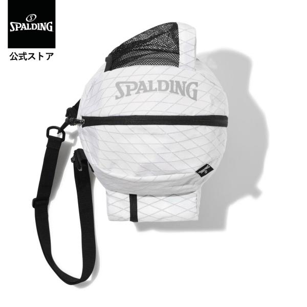 ●素材：ポリエステル●サイズ：直径 約27cm●BALL BAG PROから多層構造の軽量な生地を採用したニューモデルが登場。●耐水性の高い生地を採用。ロゴにリフレクターを採用し、暗い場所でも視認性を高めたデザイン。●7号球を1球収納可能な...