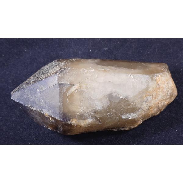 水晶(QUARTZ)産地　岐阜県中津川市蛭川田原15cmほどある大型サイズの水晶。土砂の中より得られたもののため、全体に欠けや傷が多く見られますが、おそらくは川流れ品と思われます。