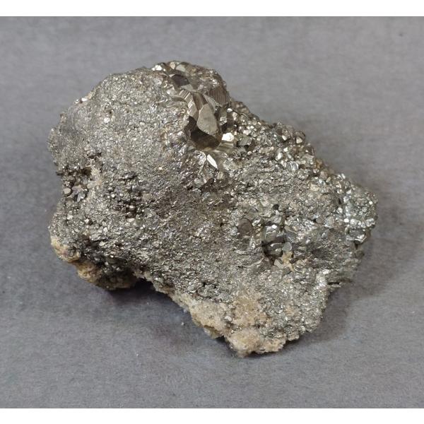 黄鉄鉱(PYRITE)産地　Peru黄鉄鉱の成分は名前が示すように硫黄と鉄からなっています。美しい金色をしているため、昔からよく金と間違えられました。そのため、「愚か者の金」というあまりありがたくない別名もあります。昔は硫酸を生成した後に鉄...