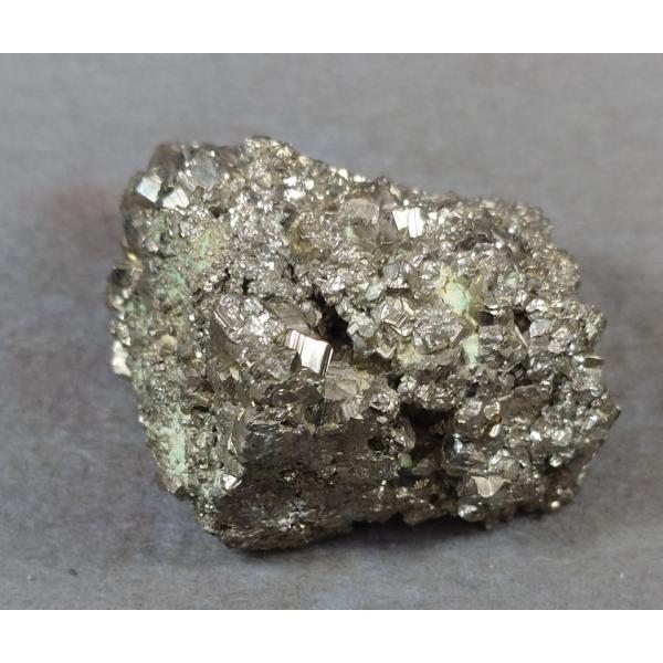 黄鉄鉱(PYRITE)産地　Peru黄鉄鉱の成分は名前が示すように硫黄と鉄からなっています。美しい金色をしているため、昔からよく金と間違えられました。そのため、「愚か者の金」というあまりありがたくない別名もあります。昔は硫酸を生成した後に鉄...
