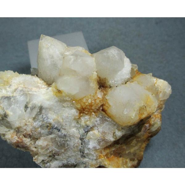 水晶(QUARTZ)産地　長崎県五島市岐宿町松山柱面の殆んど見られない水晶。