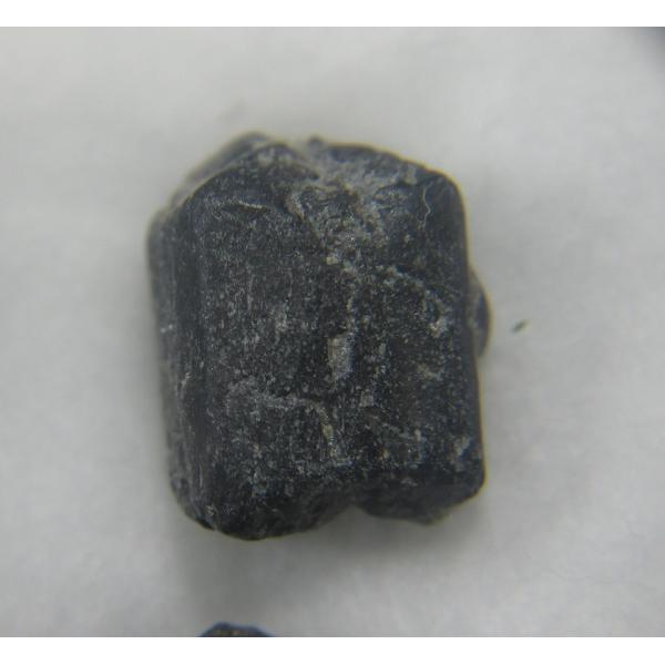 錫石(CASSITERITE)産地　茨城県東茨城郡城里町高取鉱山錫石の分離結晶をケースに入れたもの。サイズ的には概ね5mm未満。