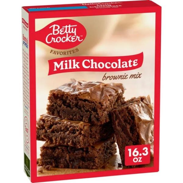 ホリデーシーズンの集まりにぴったりな、ミルクチョコレート風味のブラウニーミックスです。ボウルからオーブンまで短時間で進められ、手軽にチョコレート感のあるブラウニーを楽しめます。作り方は、水・油・卵を加えて混ぜ、型に流して焼くだけの簡単3ステ...
