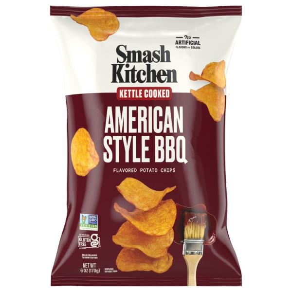 スマッシュキッチン アメリカンスタイル BBQ ポテトチップスは、釜揚げ製法でカリッとした食感に仕上げたポテトチップスです。内容量6オンス（約170g）。 スモーキーで甘みと塩味のバランスが取れたアメリカンスタイルのバーベキュー風味。サクサ...