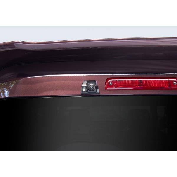 高い視点からリアカメラ画像を確認できるので純正位置に比べ後方の視認性が大幅に向上します純正ウォッシャーノズルの取り付け穴を利用してのリアカメラ取り付けとなりますもちろんウォッシャーノズルはそのまま使用できます