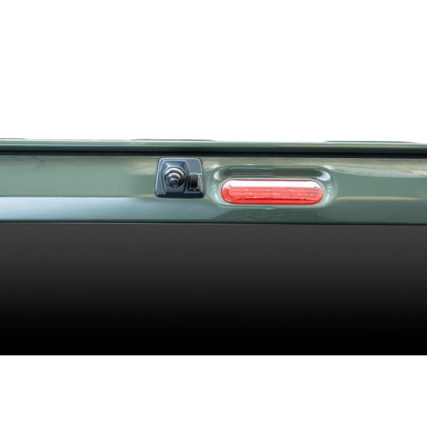 ウォッシャーノズルの取り付け穴を利用してリアカメラを装着カメラカバーにカメラとウォッシャーノズルをセットして一体化、高い位置にリアカメラを取り付けできますので、純正の低いリアカメラ取り付け位置に比べて後方の視認性が向上します映したい方向に合...