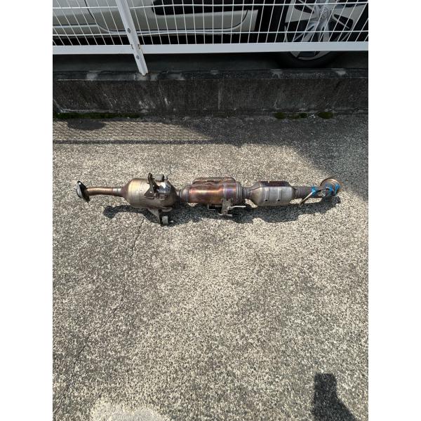 50プリウス　触媒＊メーカー純正品番：17410-37B62 ＊部品区分：リサイクル品 ＊車名：プリウス＊車両タイプ名：5ドアハッチバック ＊通称型式：ZVW50AHXEB ＊認定型式：DAA-ZVW50